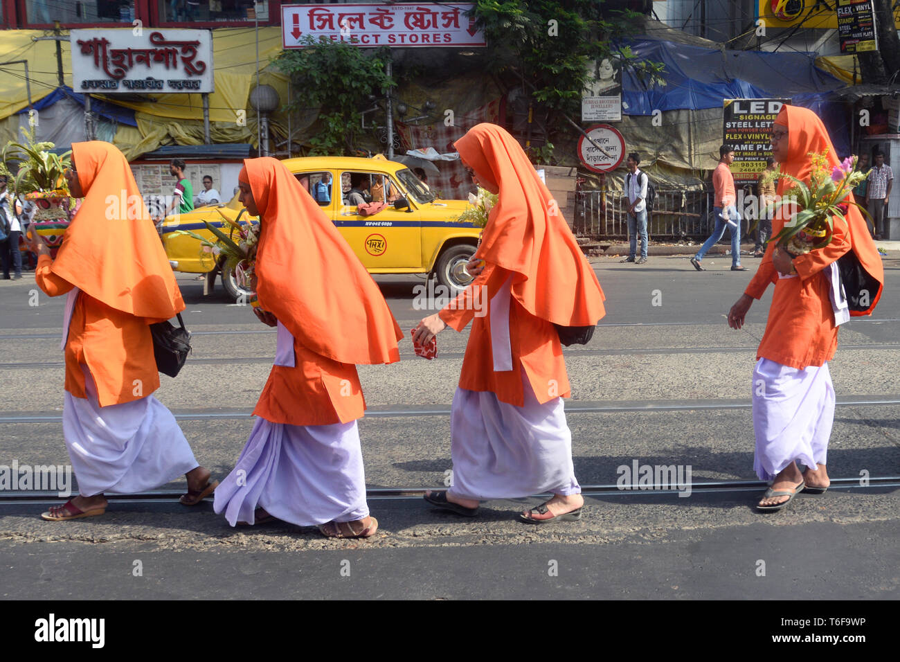 Kolkata, India. 30th Apr, 2019. Ananda Marga sanyasi or holy men and ...