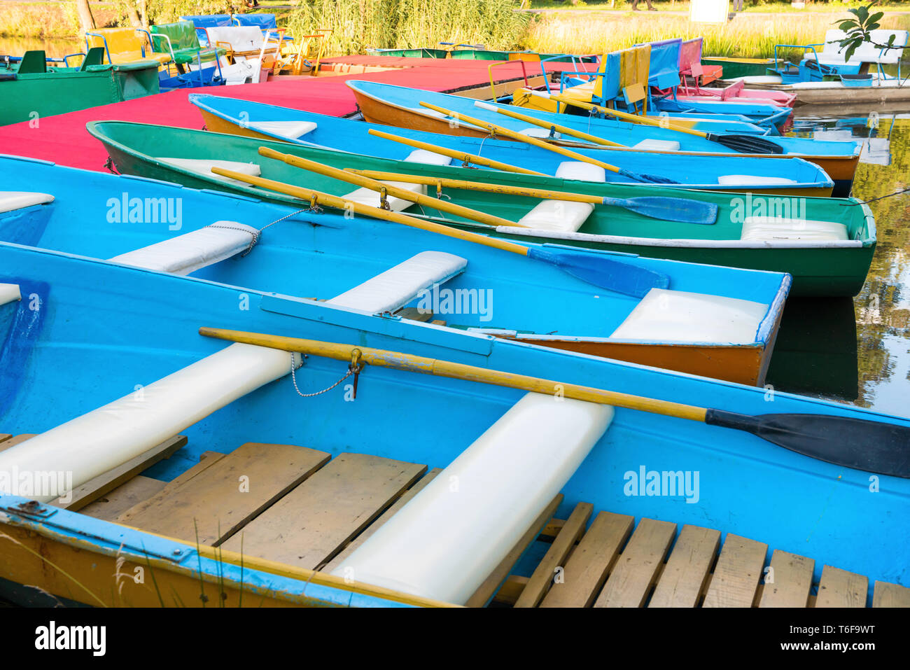 Row of white boats hi-res stock photography and images - Alamy