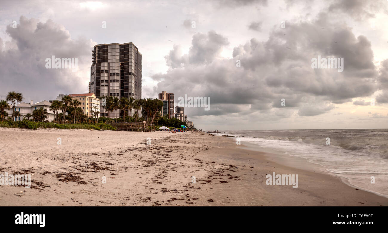 Clam sky hi-res stock photography and images - Alamy