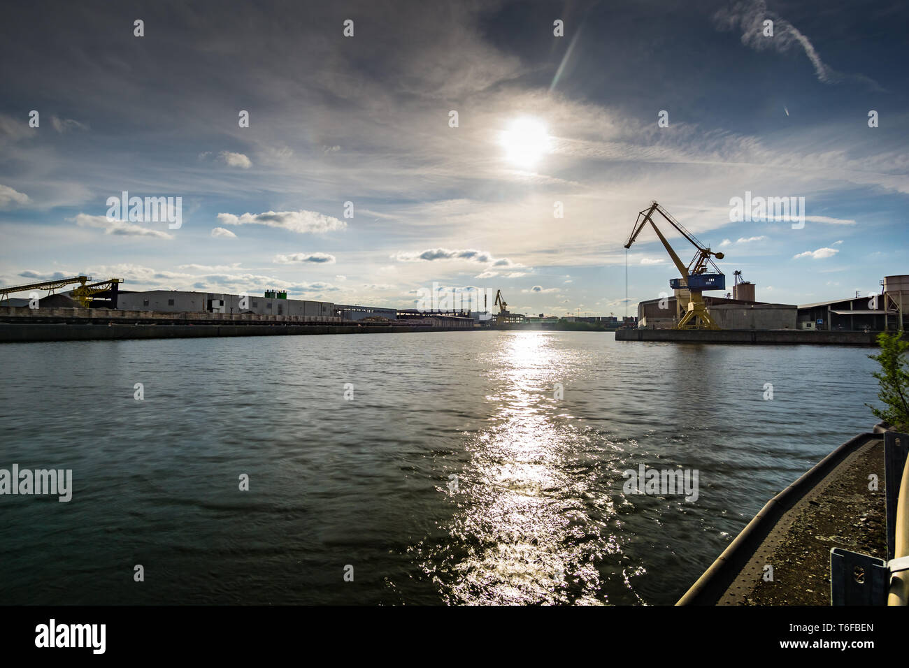 Port loading hi-res stock photography and images - Alamy