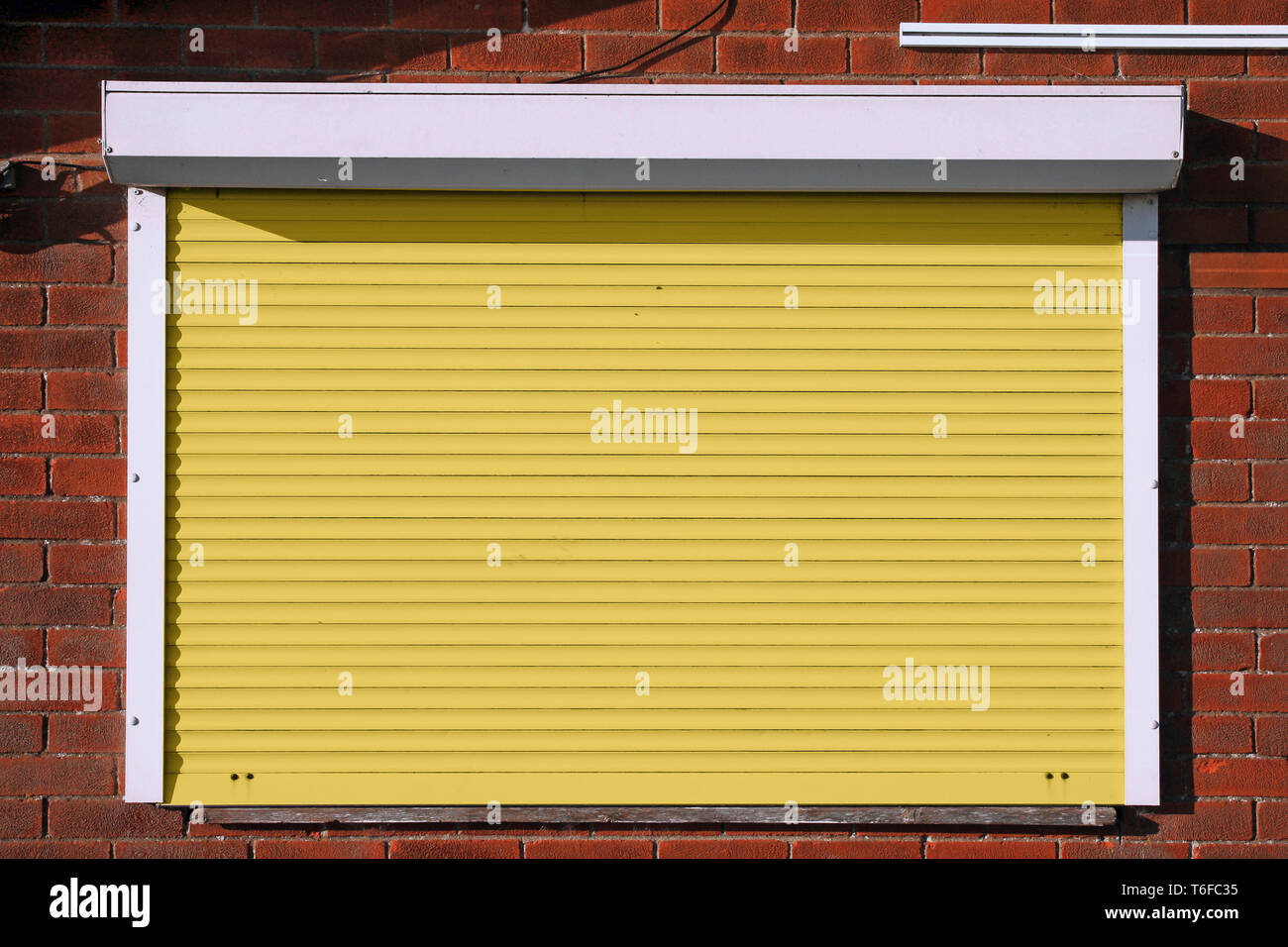 Yellow shutters hi-res stock photography and images - Alamy