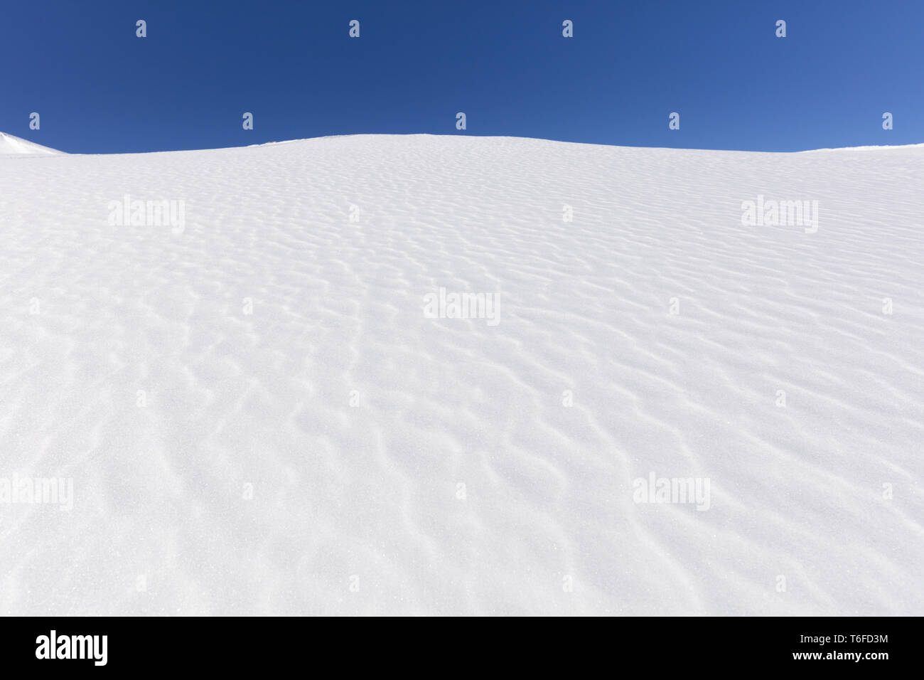 Snow and daylight landscape hi-res stock photography and images - Alamy