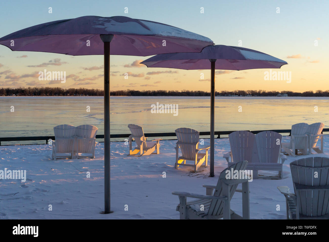 Pink umbrellas on sugar beach hi-res stock photography and images - Alamy