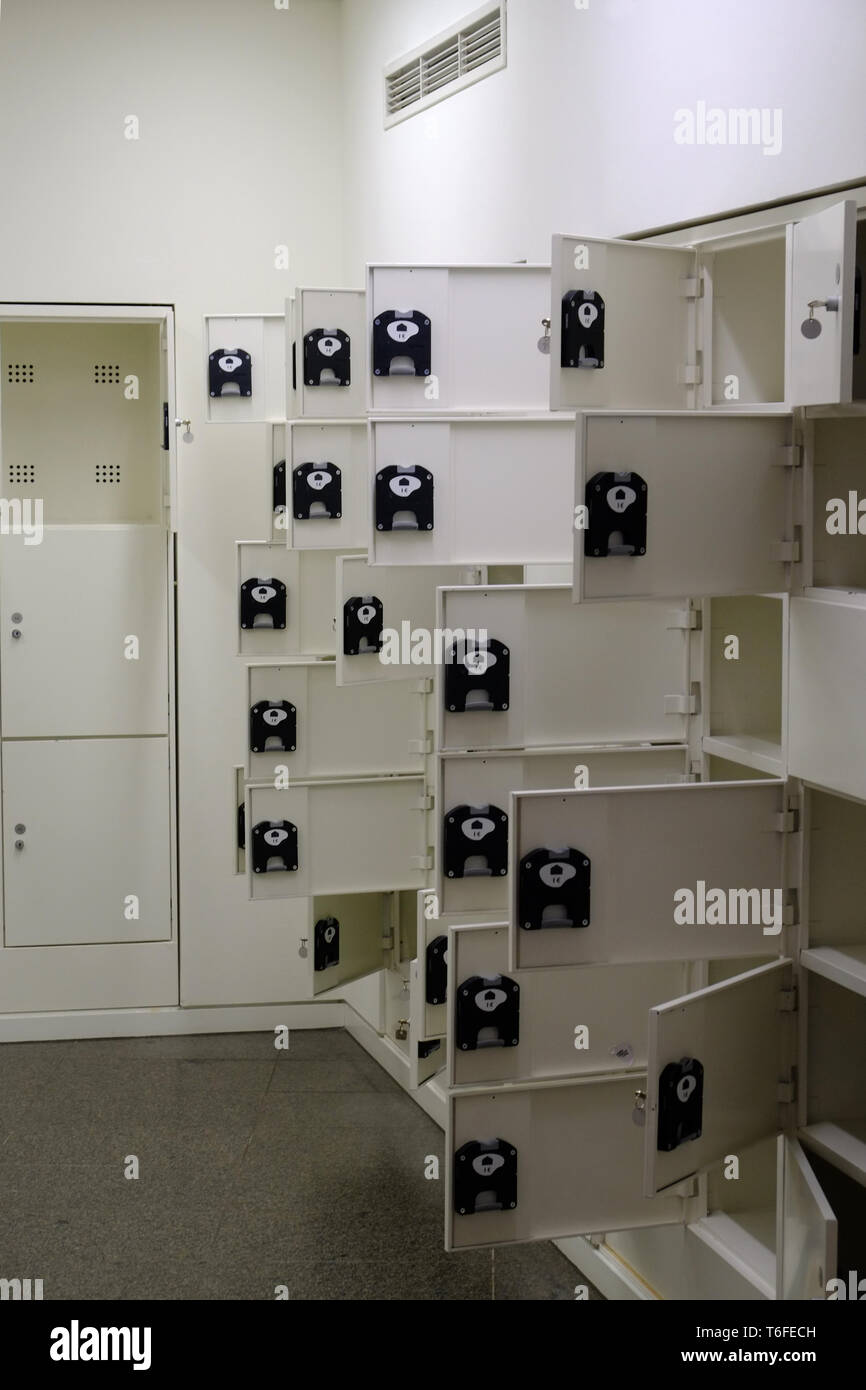 Lockers hi-res stock photography and images - Alamy