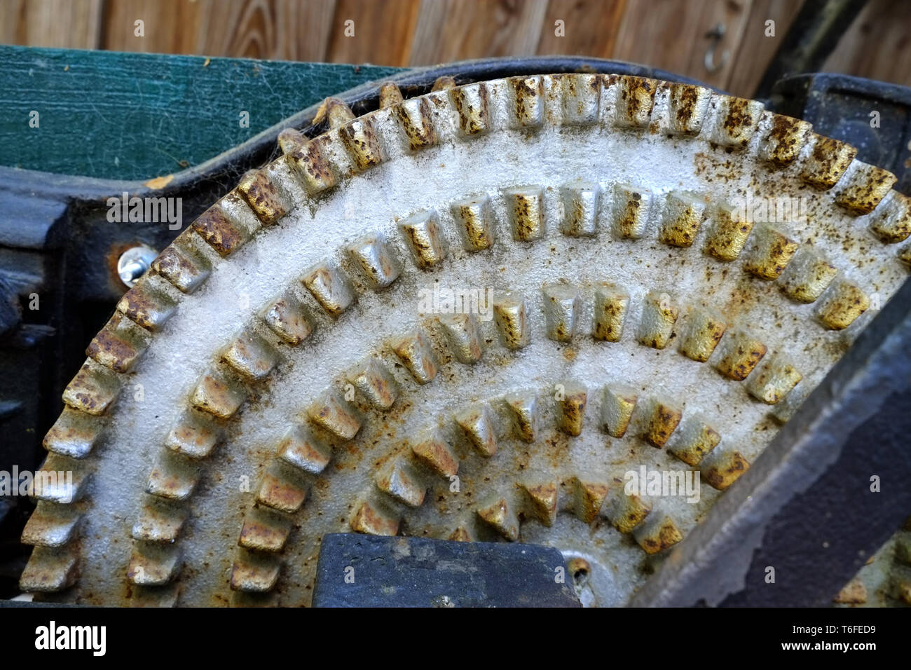 Metal teeth hi-res stock photography and images - Alamy