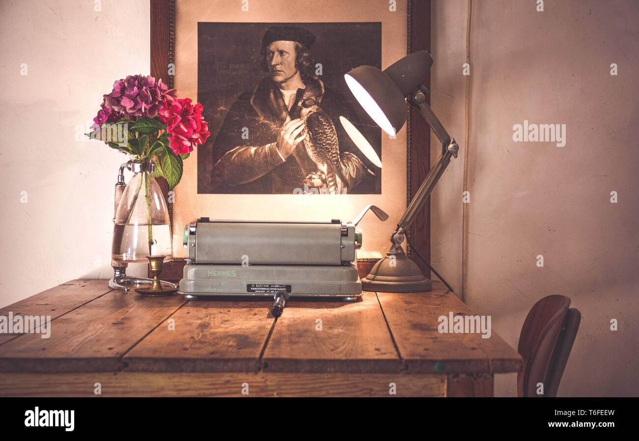 Typewriter and photograph Stock Photo - Alamy