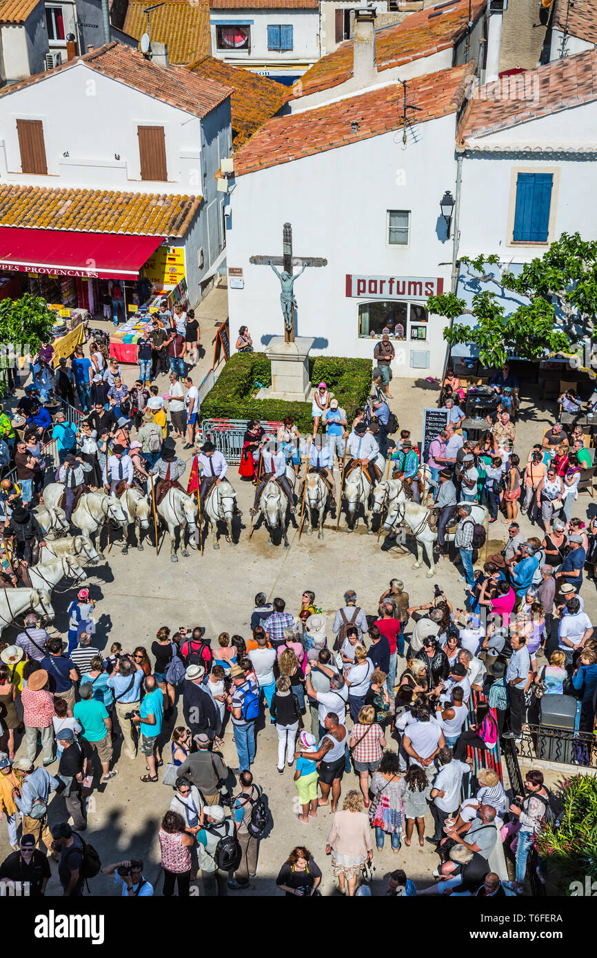Saintes maries de la mer festival hi-res stock photography and images ...