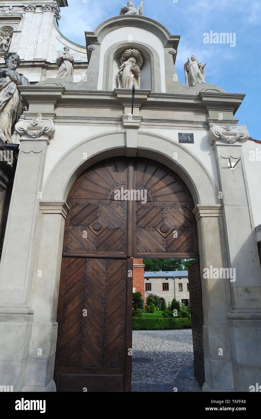 Open gate hi-res stock photography and images - Alamy
