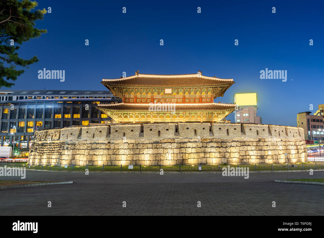 Dongdaemun gate Seoul Stock Photo - Alamy