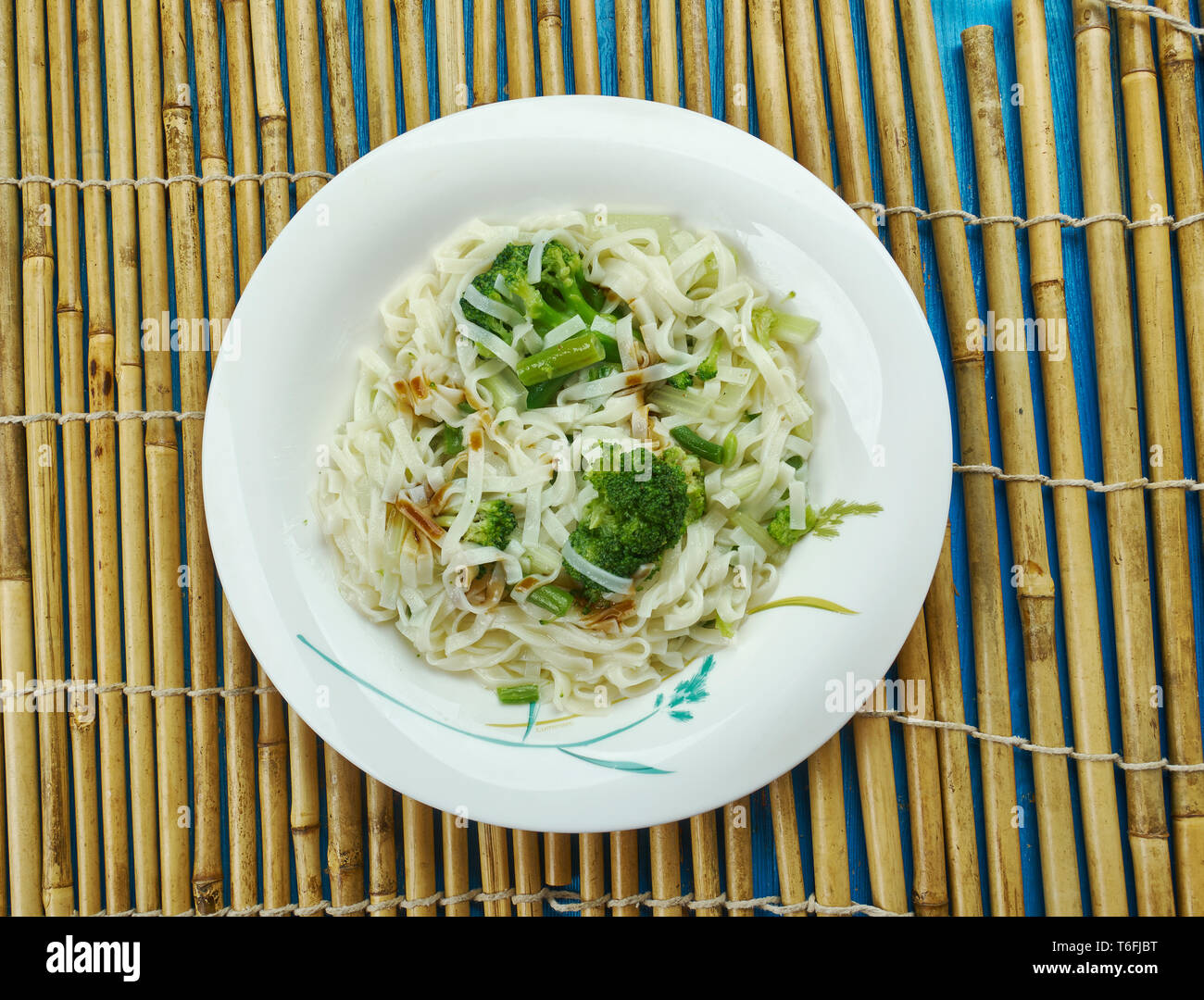 Chowmein hi-res stock photography and images - Alamy