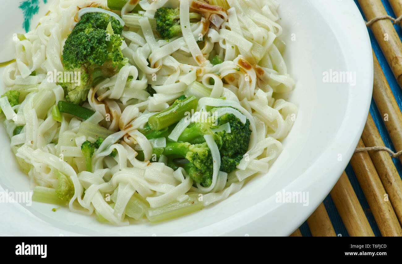 Chowmein hi-res stock photography and images - Alamy