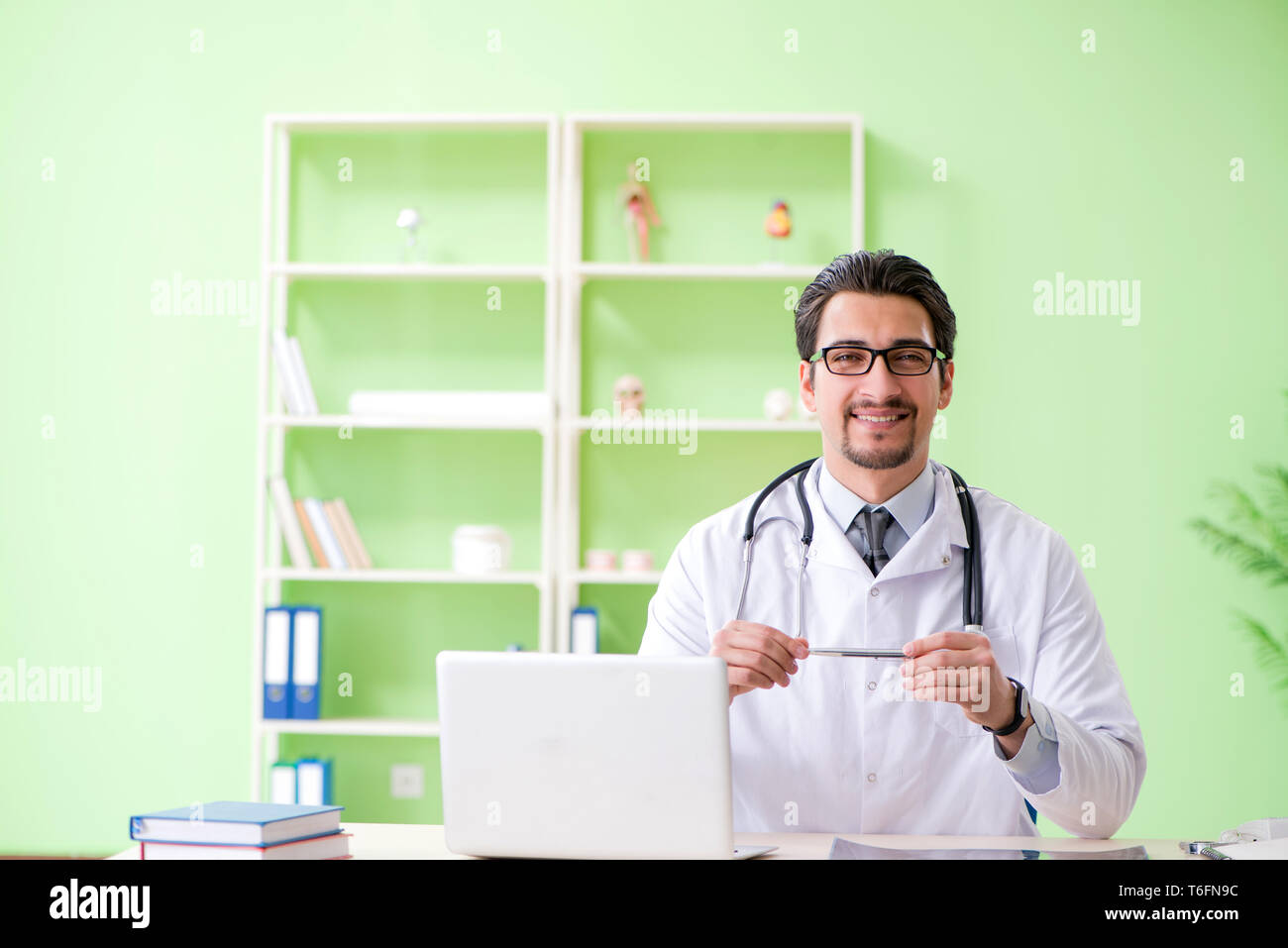 Doctor working in the hospital Stock Photo - Alamy