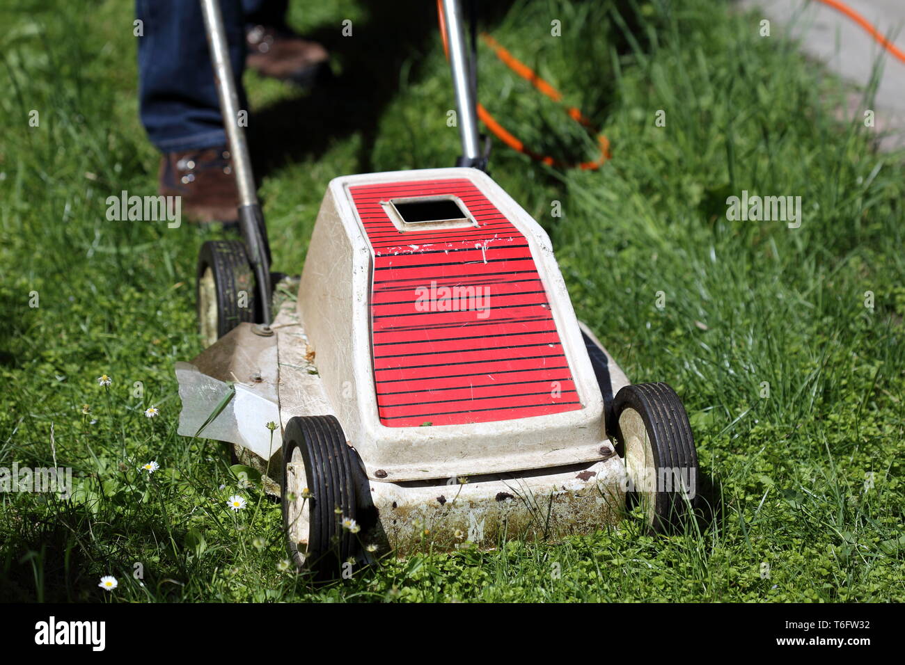 Grass cutter hi-res stock photography and images - Alamy