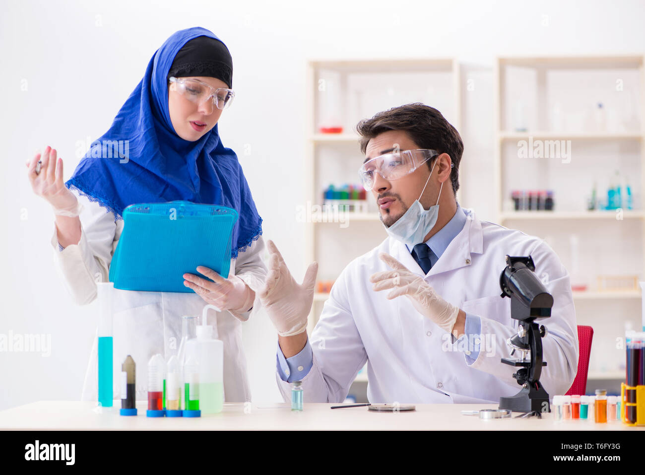 Diverse chemists hi-res stock photography and images - Alamy
