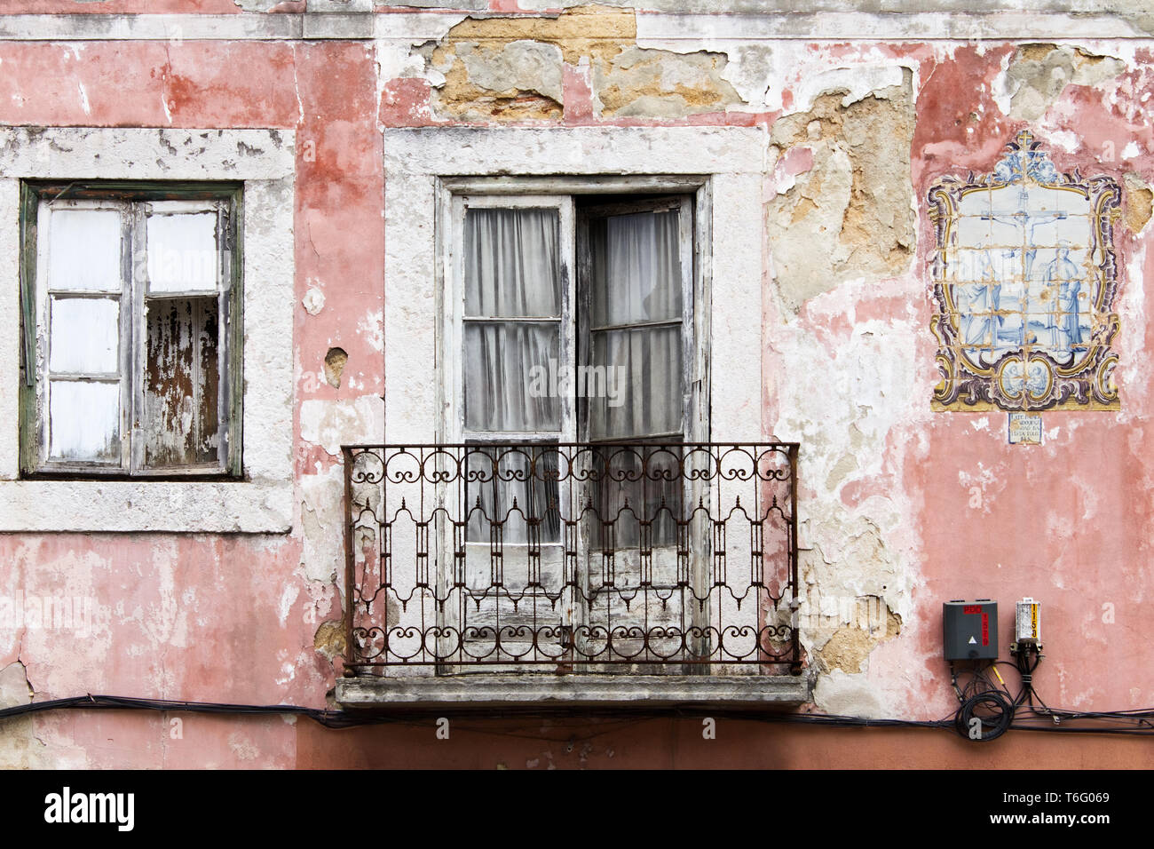 house wall with window Stock Photo - Alamy