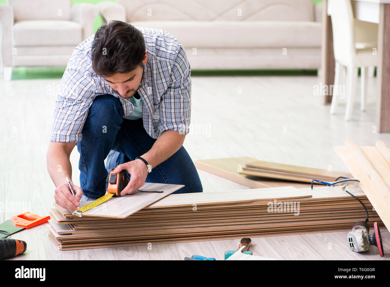 Man laying flooring at home Stock Photo - Alamy