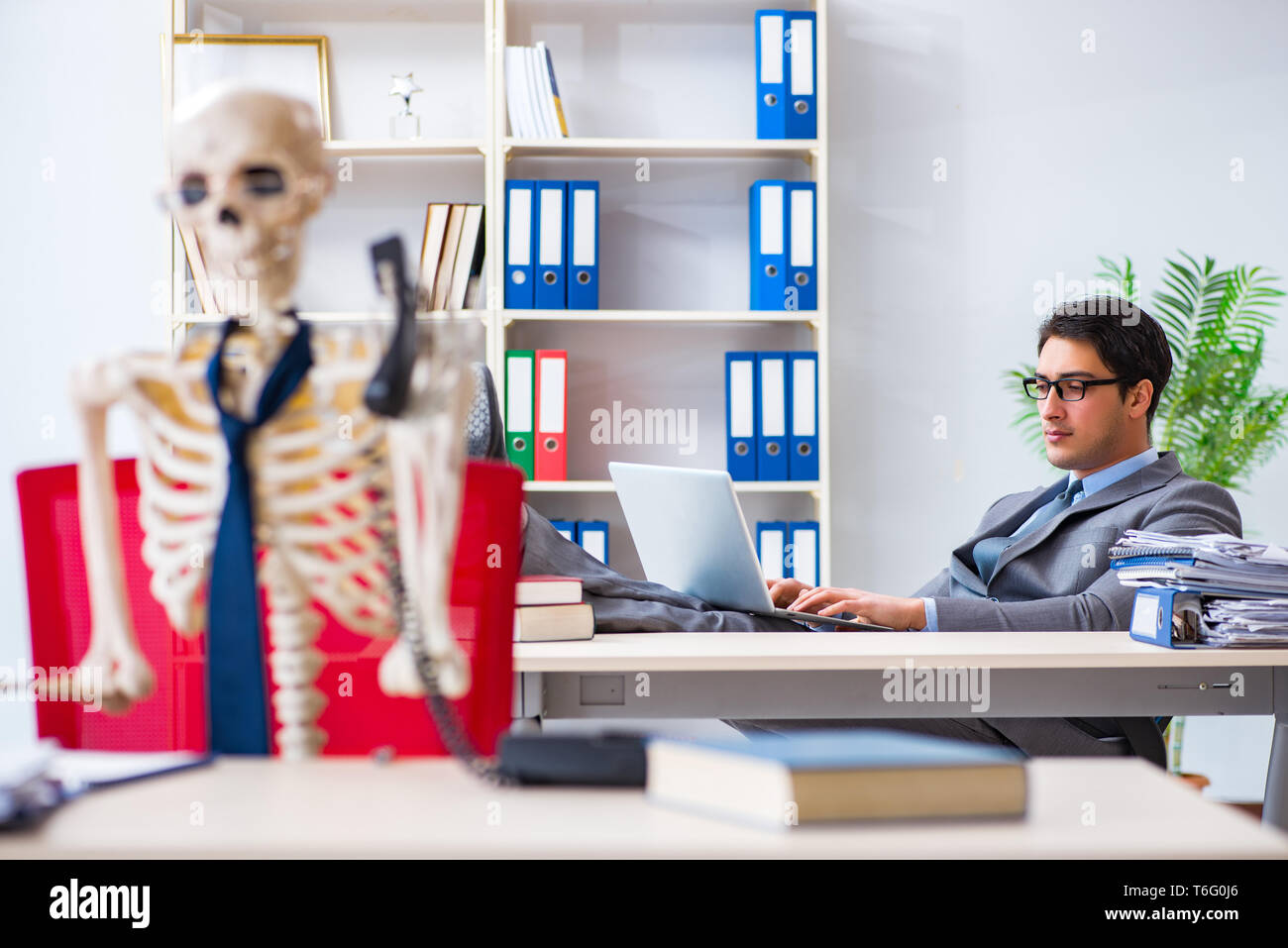 Skeleton in office computer hi-res stock photography and images - Alamy