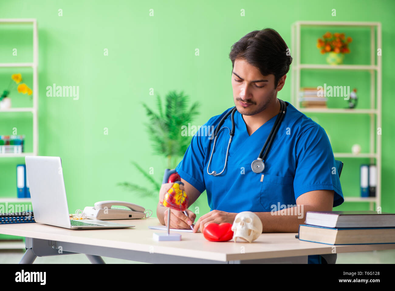 Doctor student explaining heart problems Stock Photo - Alamy