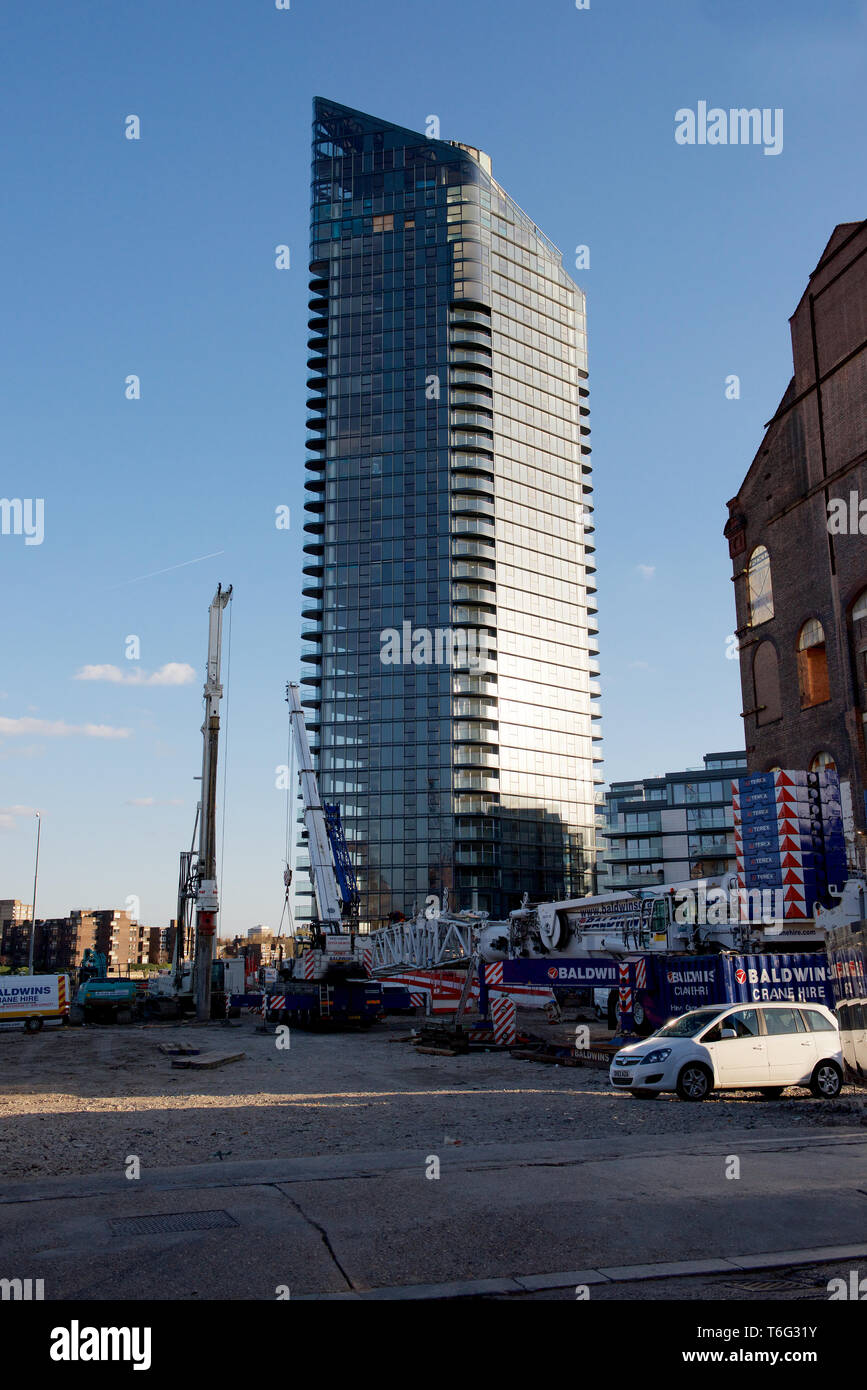 Chelsea waterfront hi-res stock photography and images - Alamy