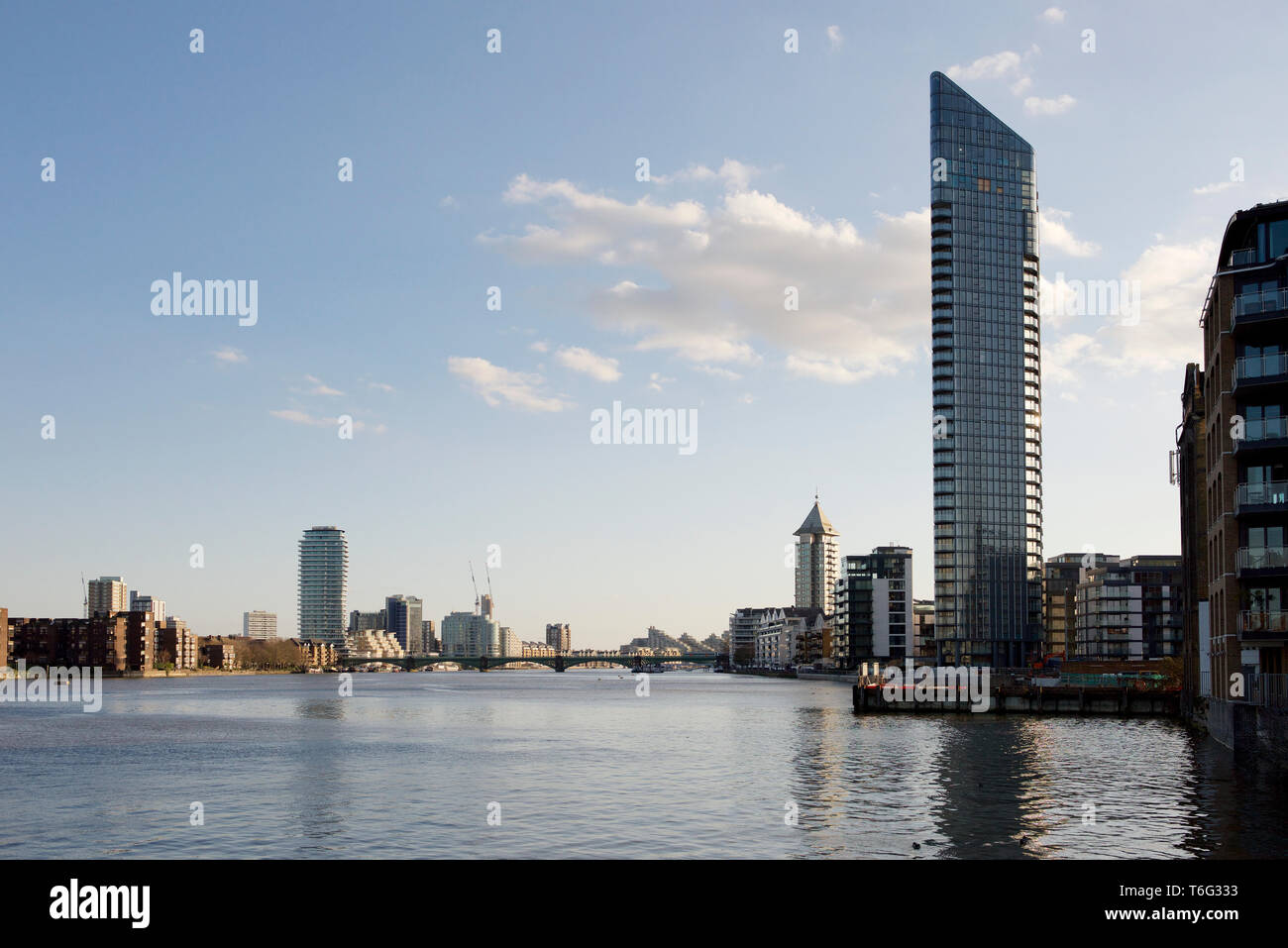 Chelsea waterfront hi-res stock photography and images - Alamy