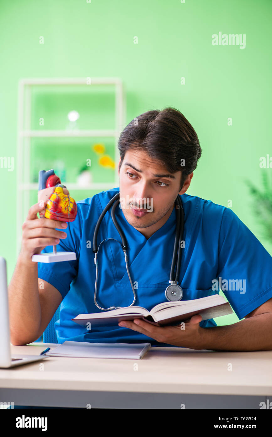 Heart anatomy textbook hi-res stock photography and images - Alamy