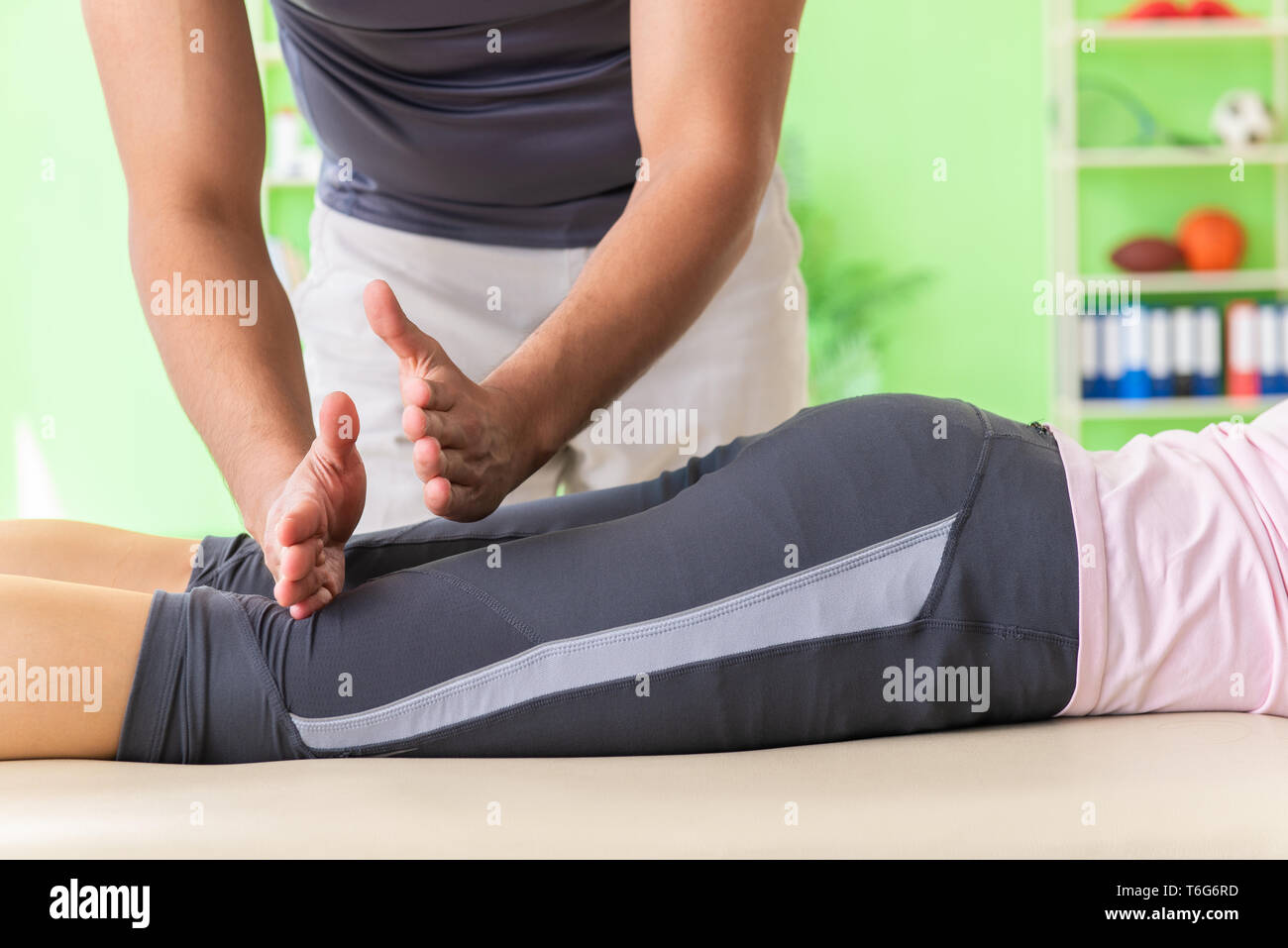 Osteopat hi-res stock photography and images - Alamy