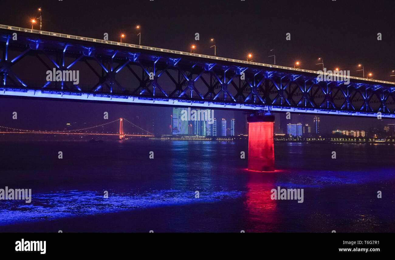 Wuhan yangtze river bridge hi-res stock photography and images - Alamy