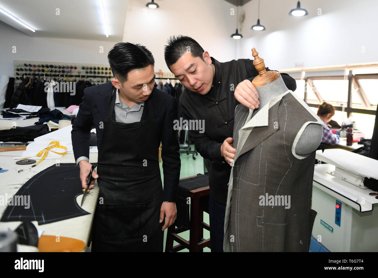 Garment industry apprentice hi-res stock photography and images - Alamy