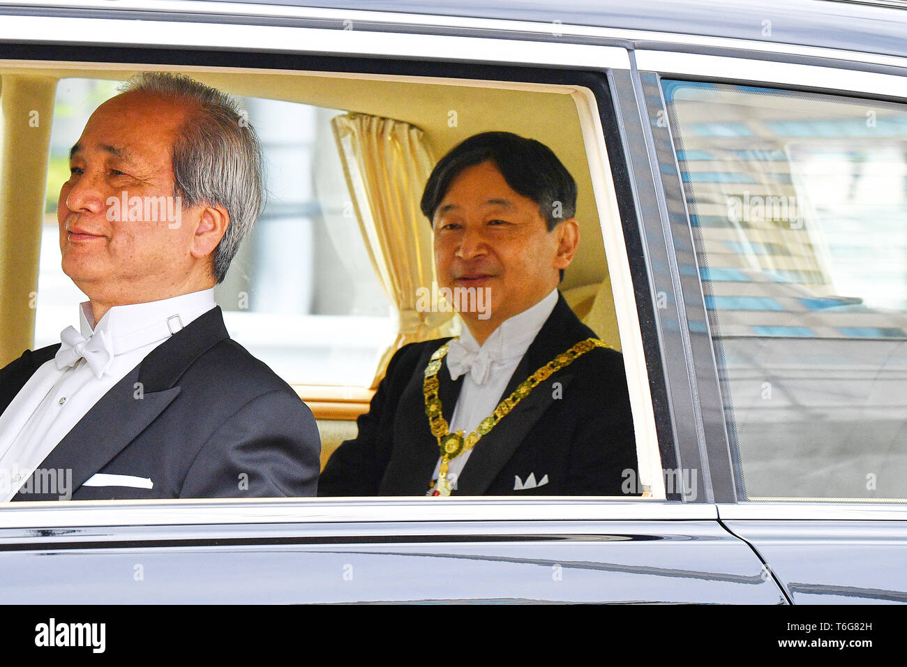 Tokyo, Japan. 1st May, 2019. Japan's new Emperor Naruhito looks from ...