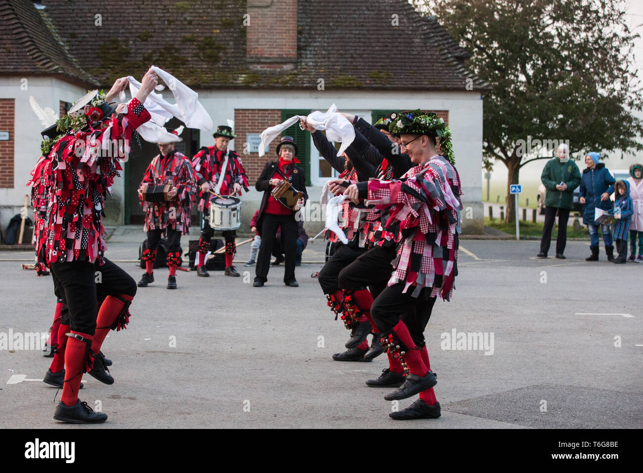 Runnymede, UK. 1st May, 2019. Datchet Border Morris provide a display ...