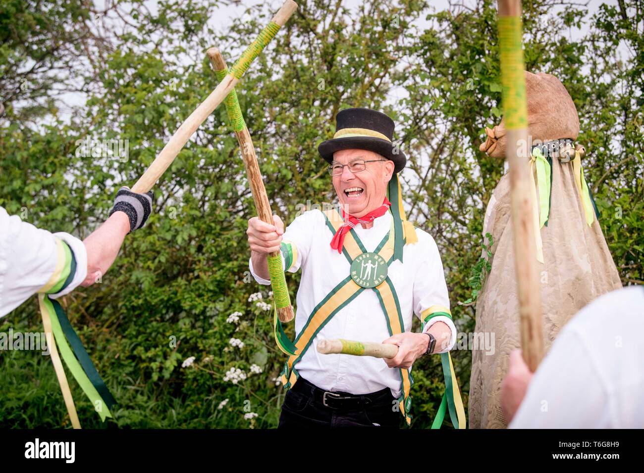 Wilmington, UK. 1st May, 2019. Longman Morris dancing in the misty dawn ...