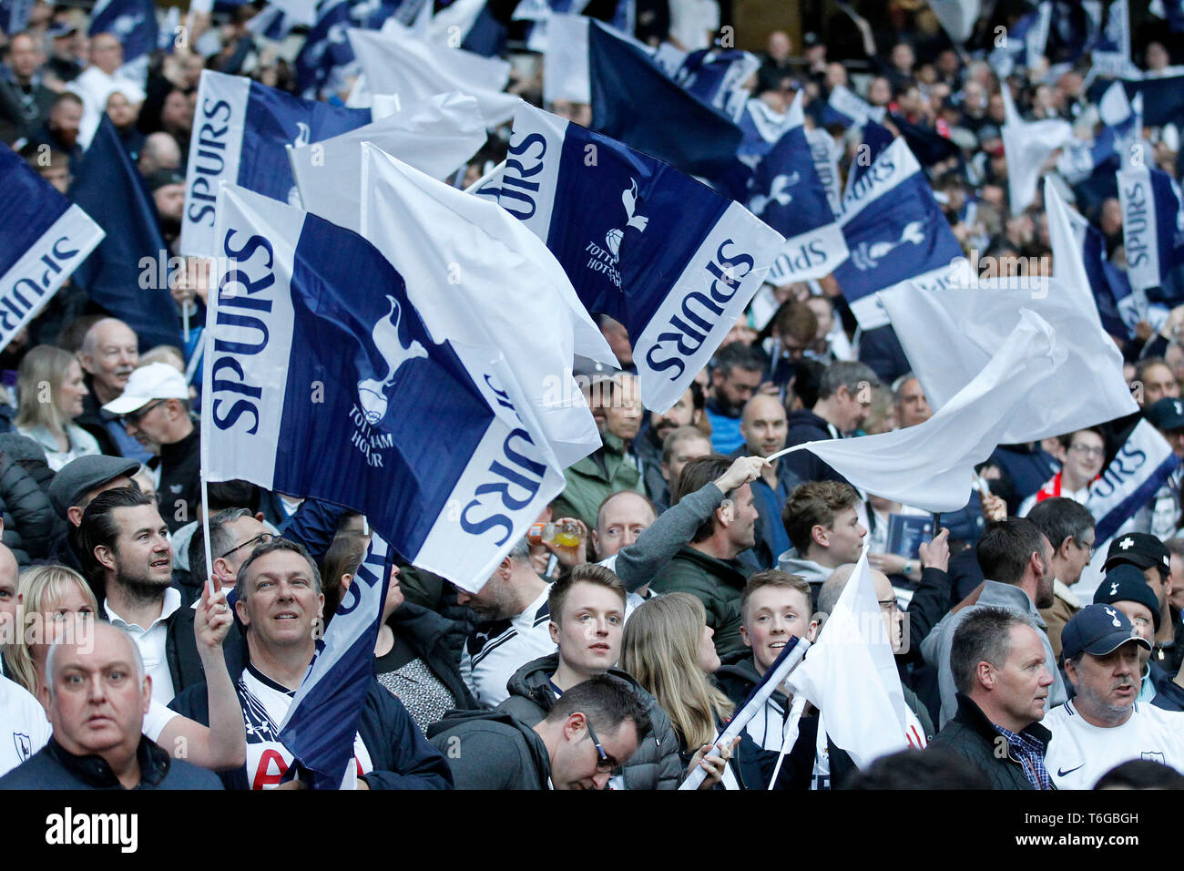 Tottenham hotspur fans hi-res stock photography and images - Alamy