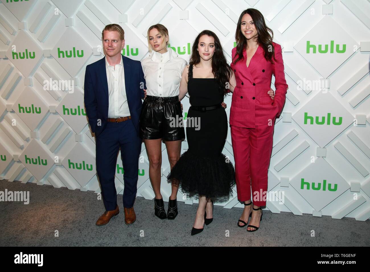 Kat dennings and jordan weiss hi-res stock photography and images - Alamy