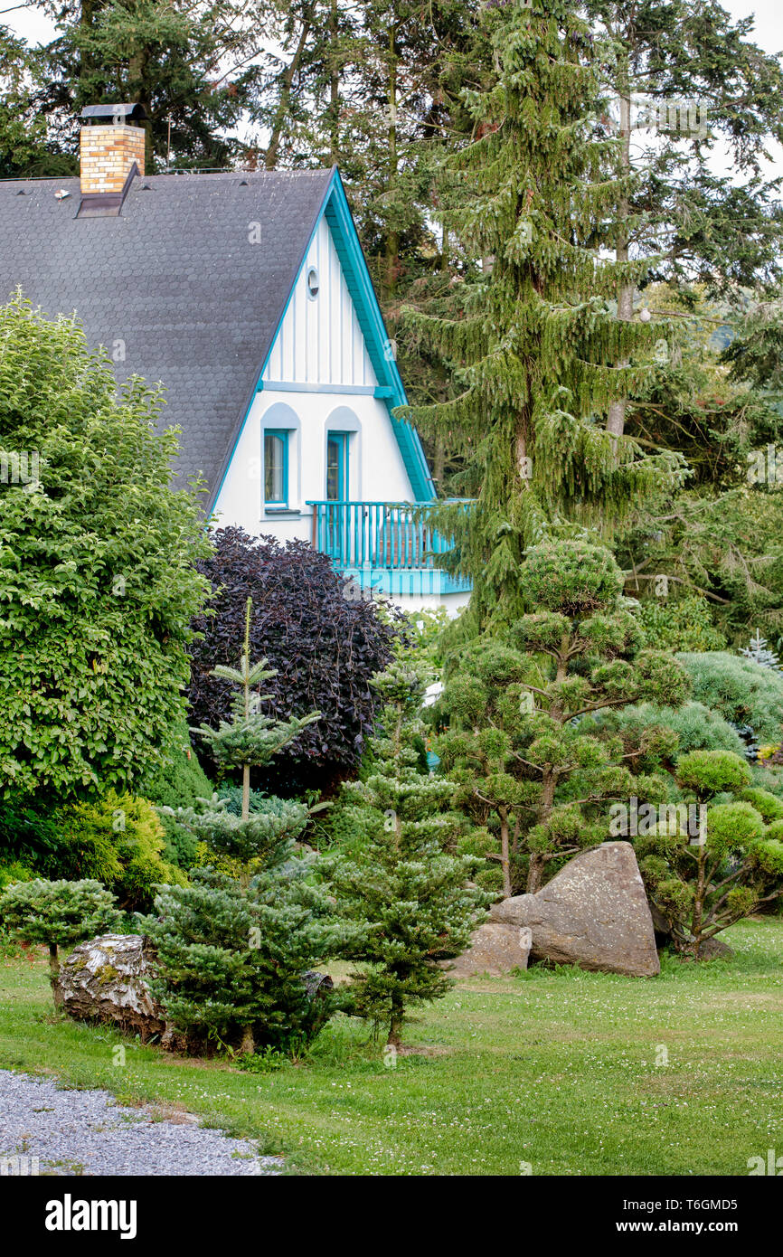 House in spring garden hi-res stock photography and images - Alamy