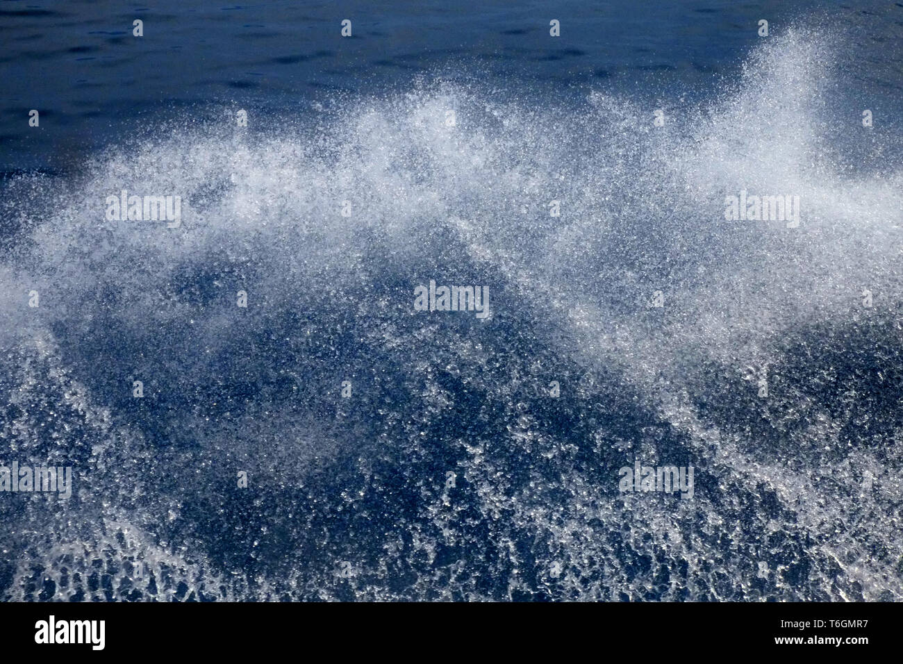 With bow wave hi-res stock photography and images - Alamy
