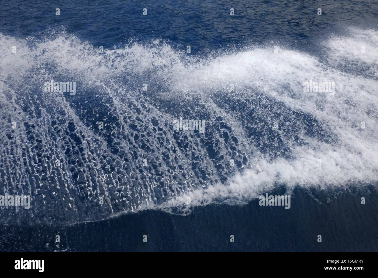 With bow wave hi-res stock photography and images - Alamy