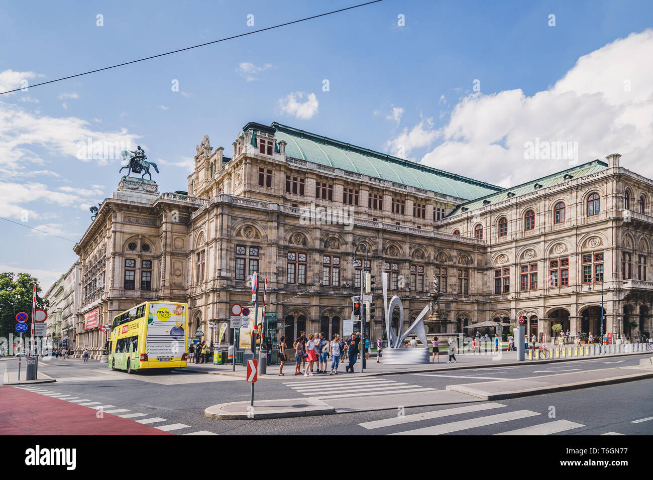 Staatsoper vienna hi-res stock photography and images - Alamy