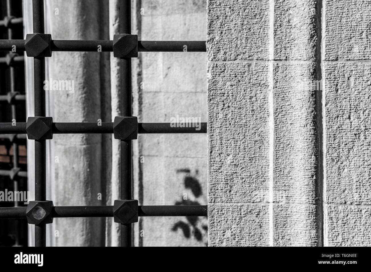 Medieval iron lattice windows hi-res stock photography and images - Alamy