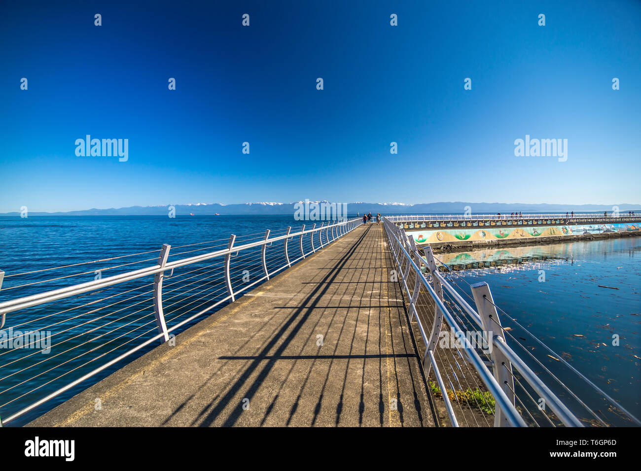 Cruise ship at terminal in victoria hi-res stock photography and images ...