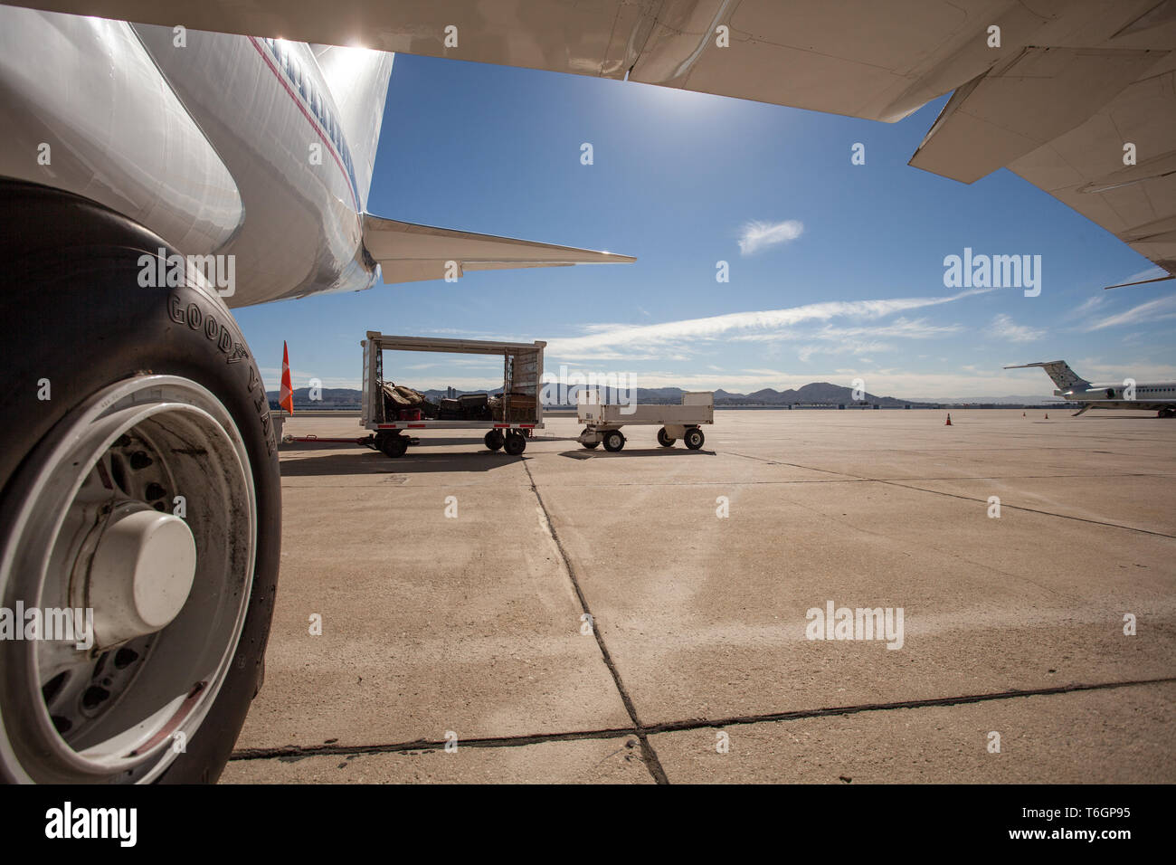 Civil airplane hi-res stock photography and images - Alamy