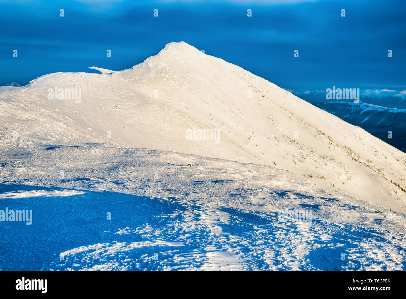 Mountain peak with snow hi-res stock photography and images - Alamy