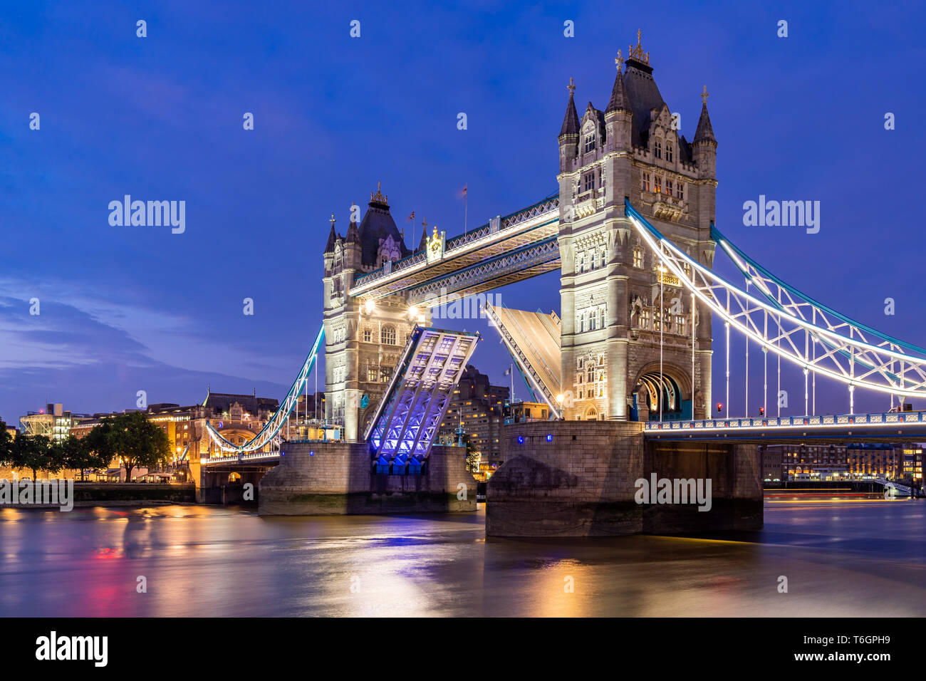 Lifting up London Tower Bridge Stock Photo - Alamy