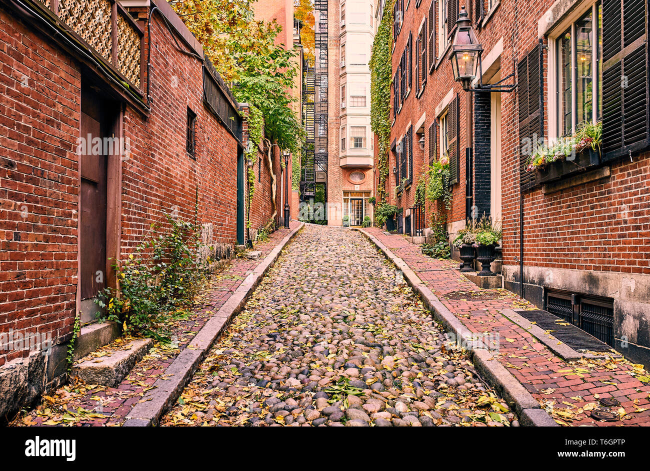 Narrow house boston hi-res stock photography and images - Alamy
