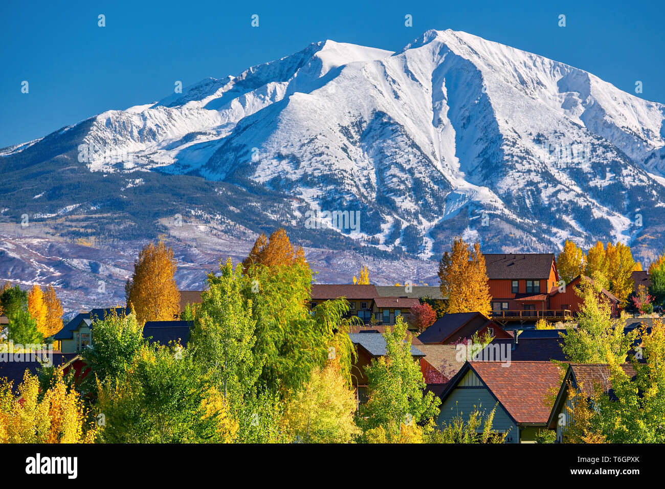 Residential neighborhood in Colorado at autumn Stock Photo - Alamy