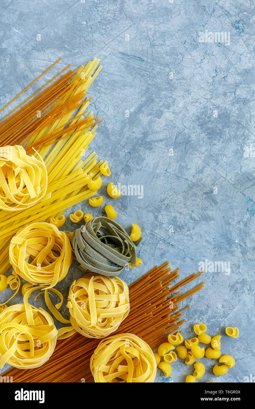 Different types of traditional Italian pasta Stock Photo - Alamy