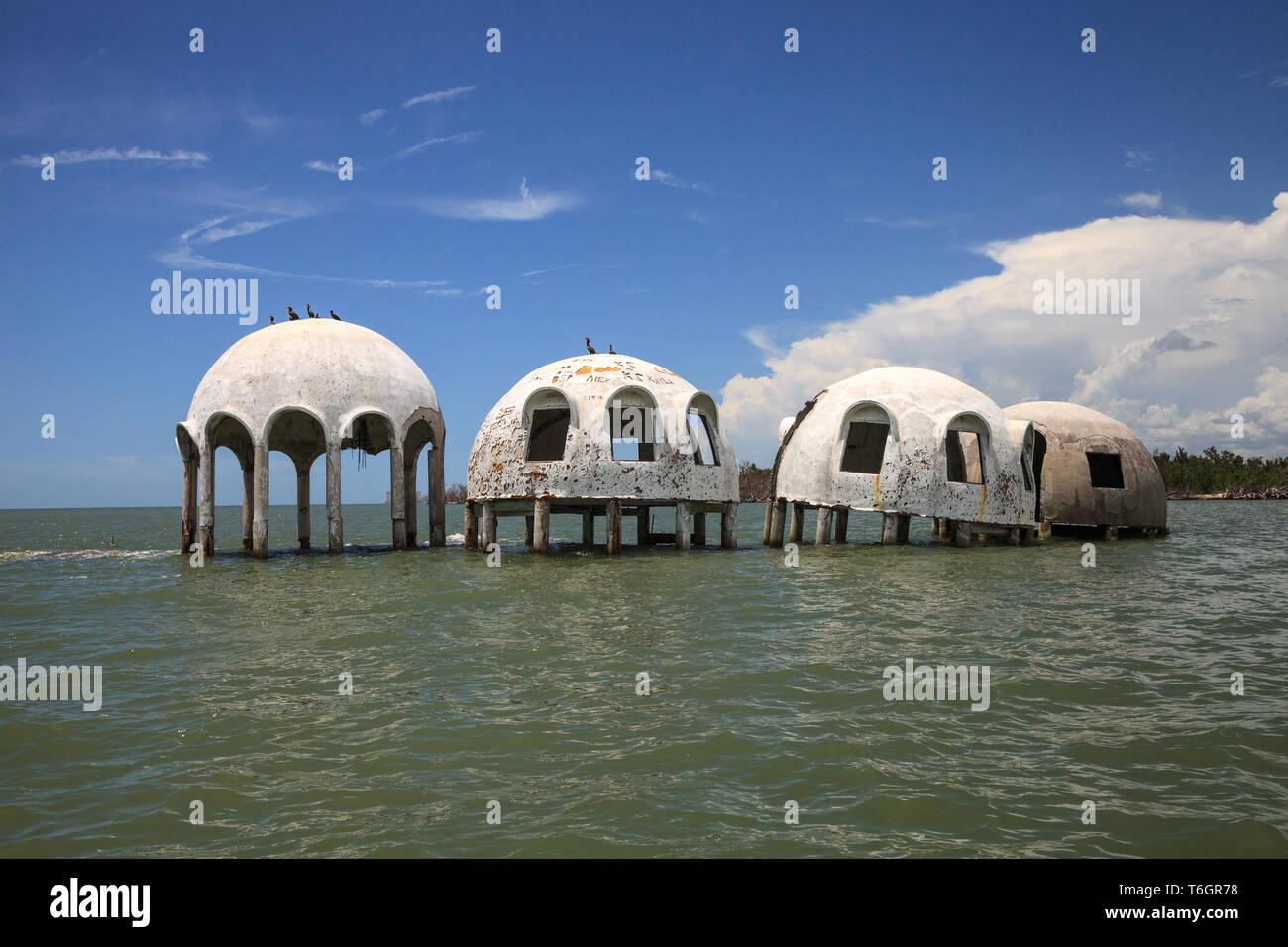 Blue sky over the Cape Romano dome house ruins Stock Photo - Alamy