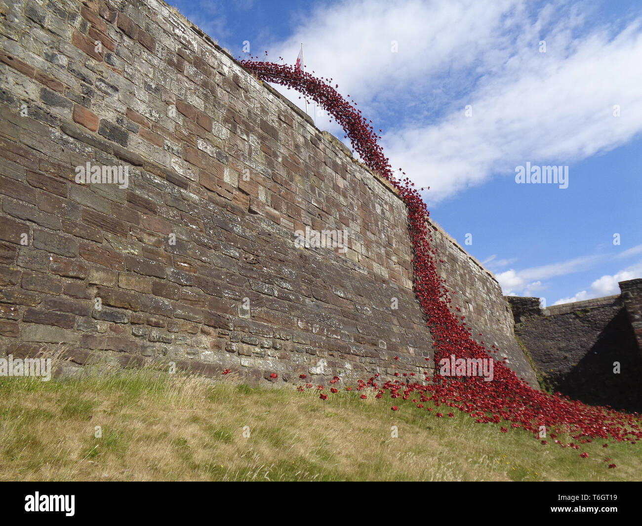 Red on the street hi-res stock photography and images - Alamy