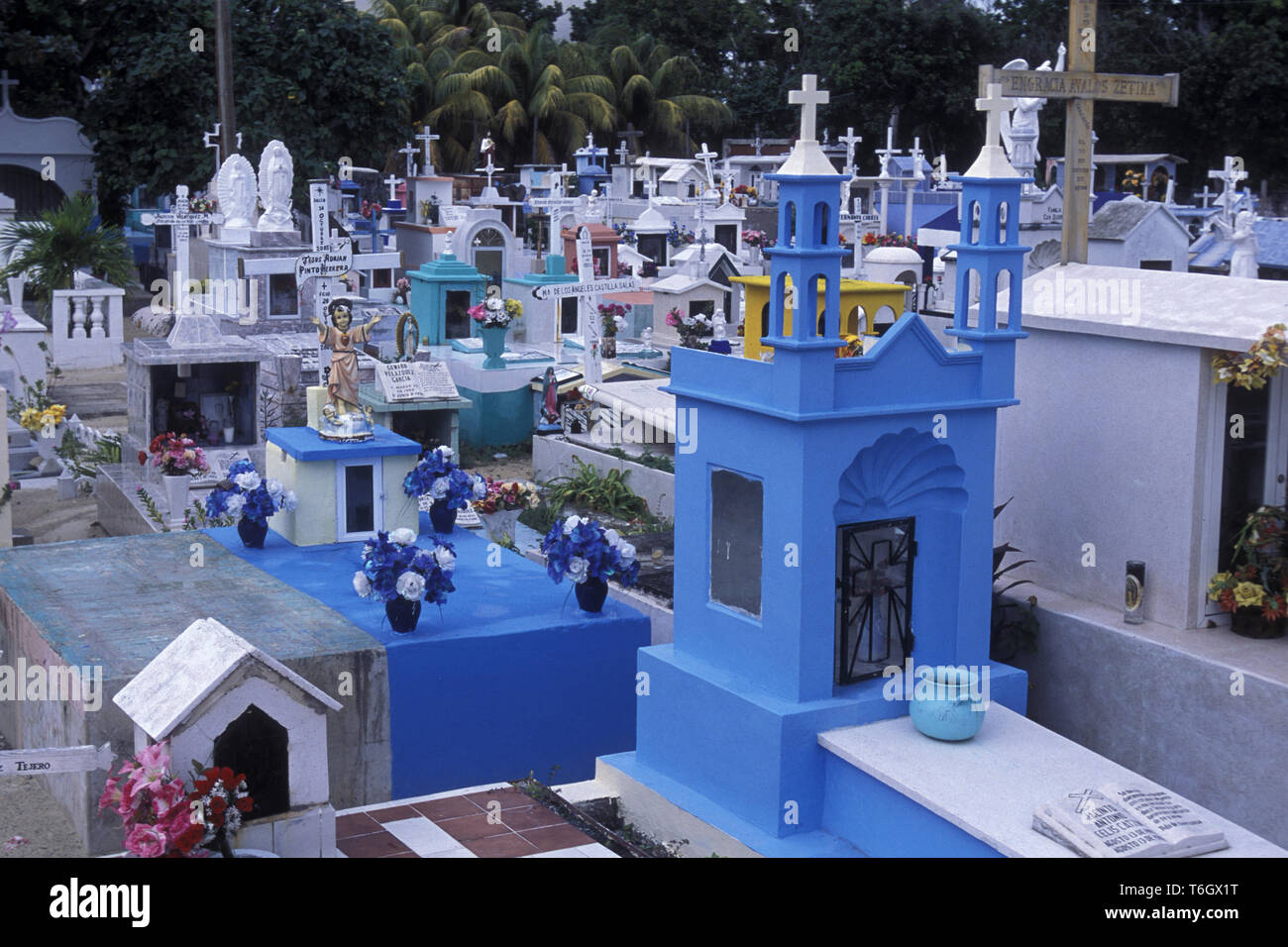 Mexican graveyard hi-res stock photography and images - Alamy