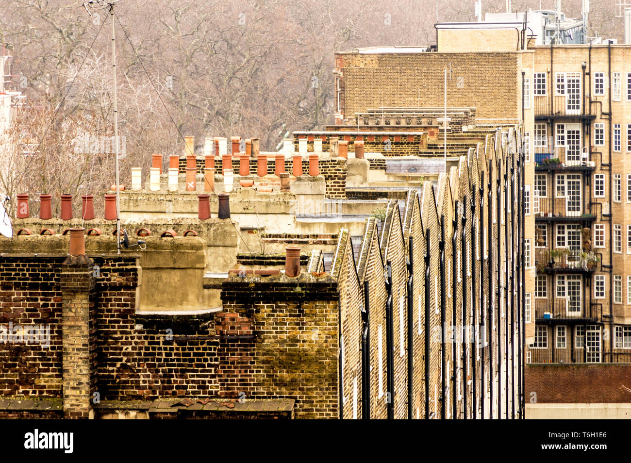 London chimneys roof hi-res stock photography and images - Alamy