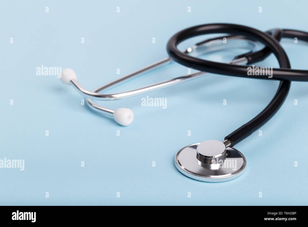 Doctor stethoscope on table hi-res stock photography and images - Alamy